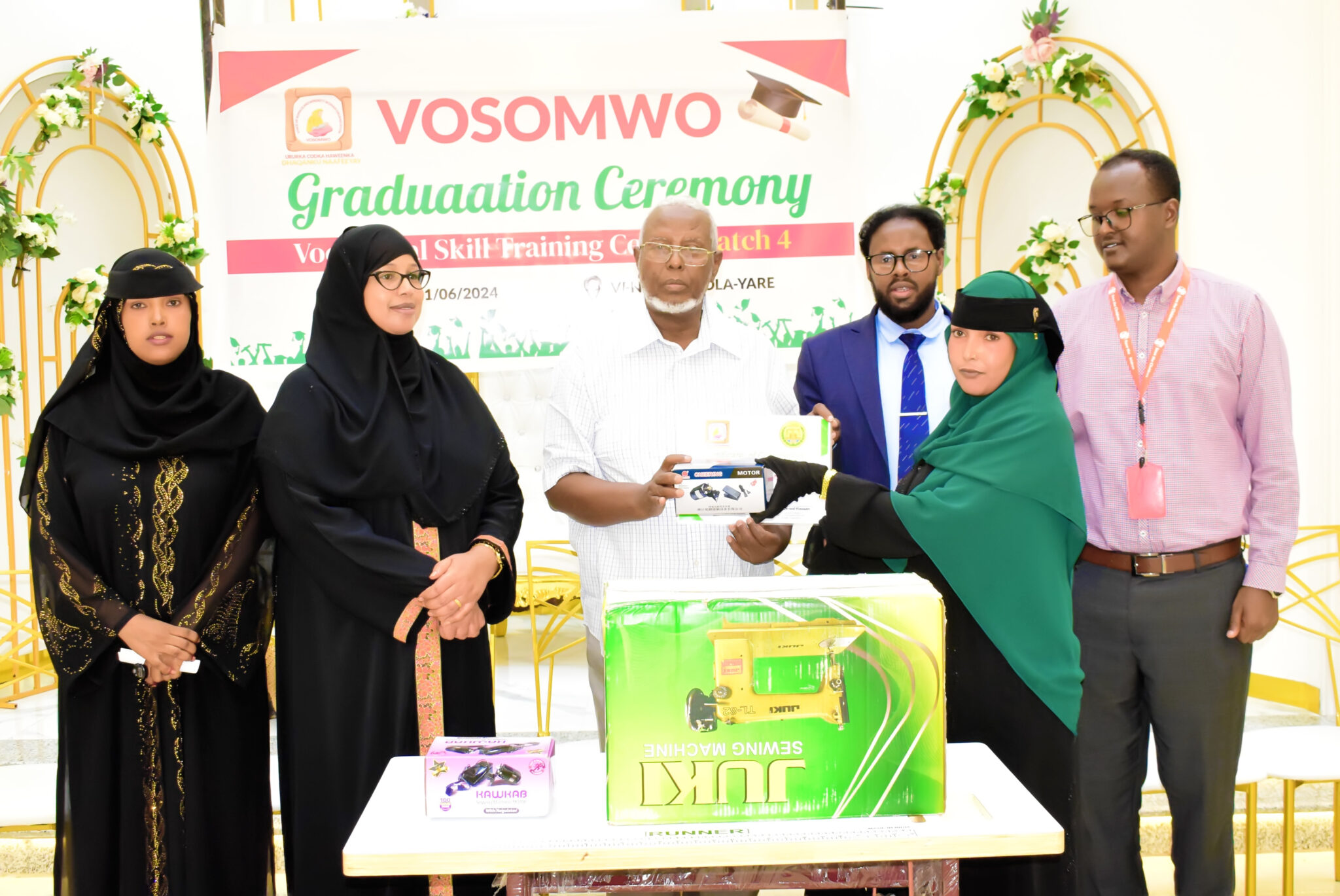 Pictures of the graduation ceremony of 9 girls who learned tailoring ...